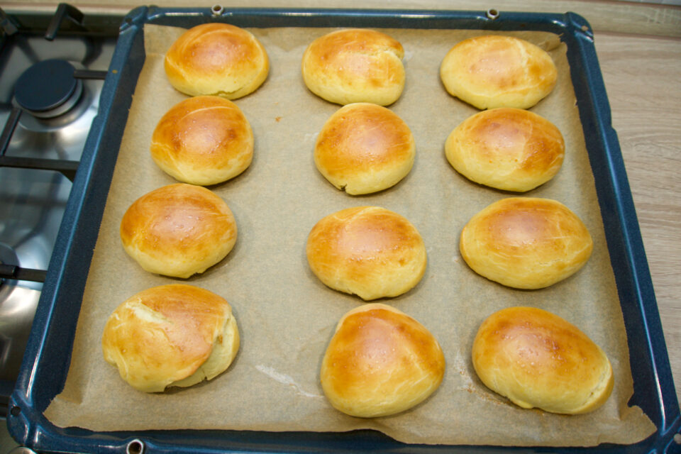 Maritozzi - recept za talijanska slatka punjena peciva • ReciPeci