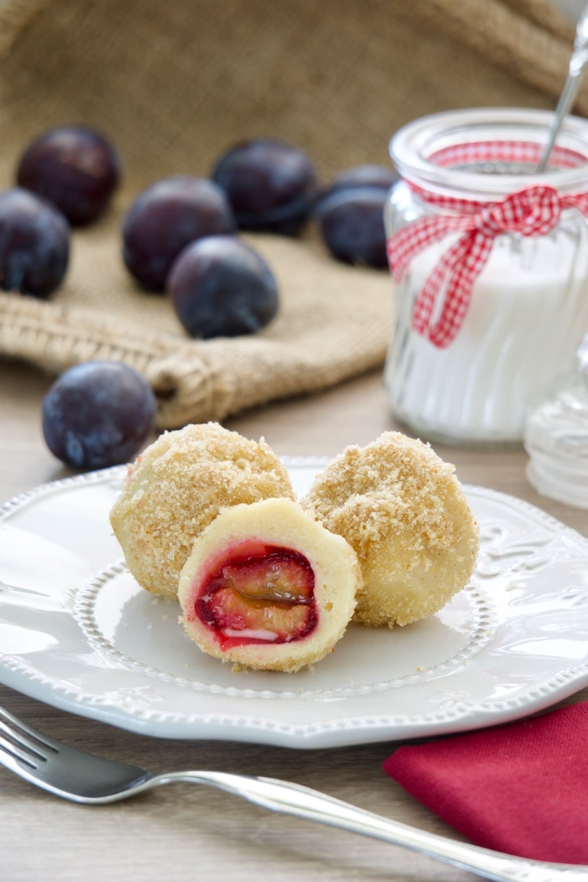 Knedle sa šljivama i slatkim krušnim mrvicama • Reci Peci