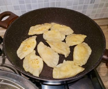 Piroge - jastučići punjeni krumpirom i sirom • Reci Peci