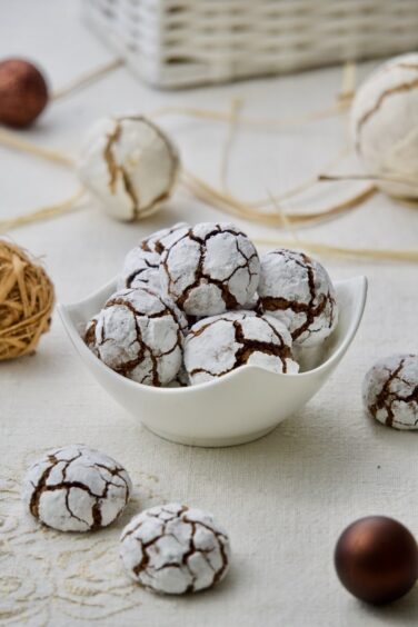 Raspucanci - čokoladni raspuknuti keksići • Reci Peci