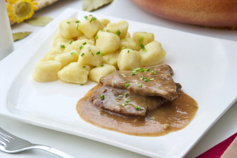 Milanske šnicle - najukusniji odresci junećeg buta! • Reci Peci