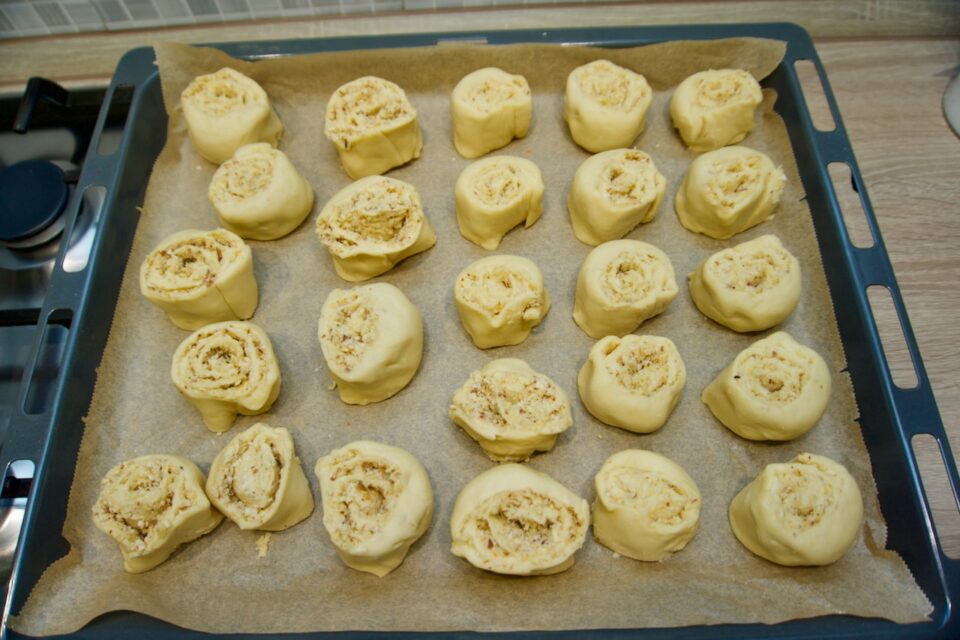 Osinja gnijezda sa lješnjacima • Reci Peci